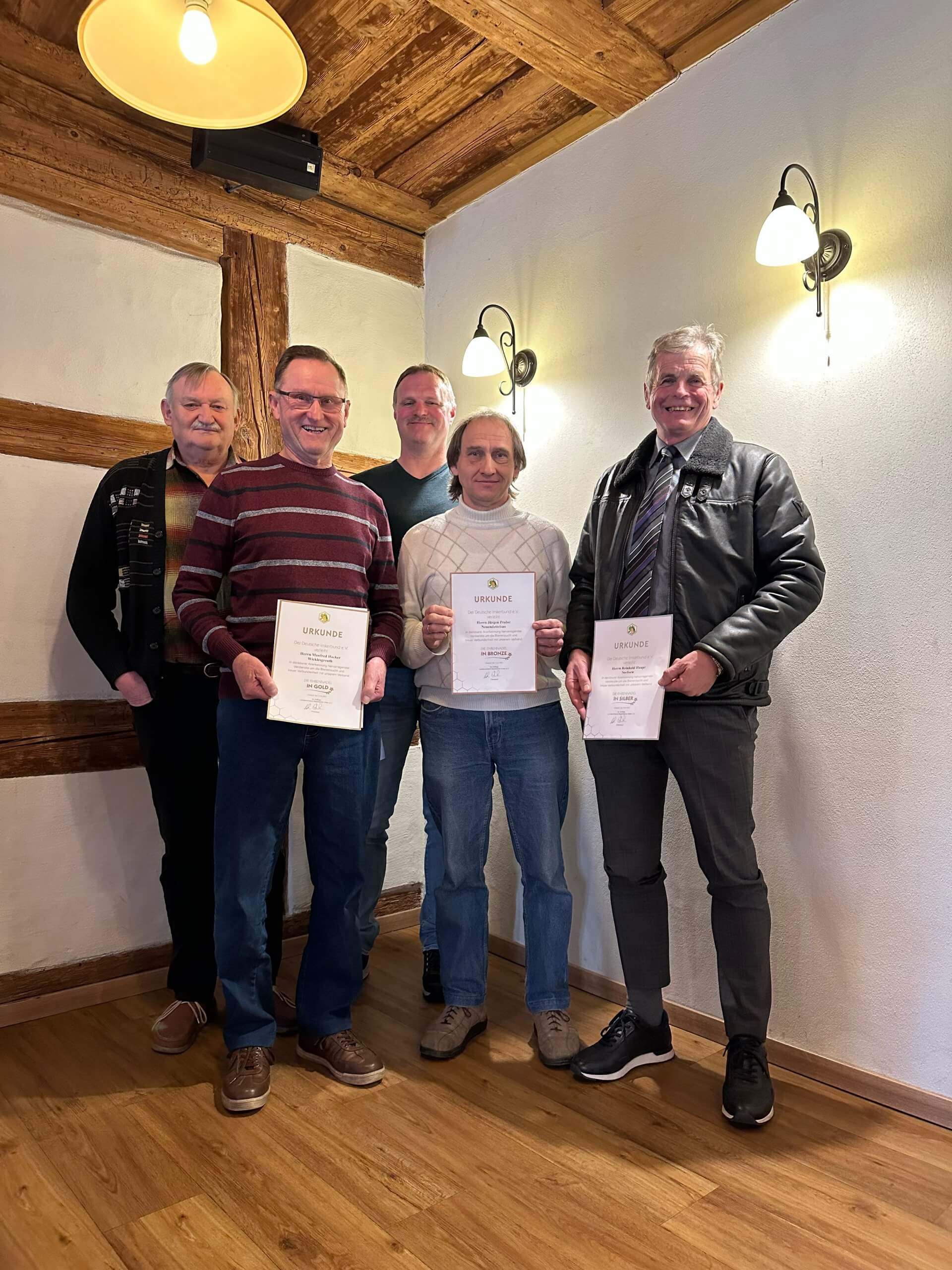 Ehrungen beim Imkerverein Petersaurach – Habewind.de – Neuigkeiten aus ...